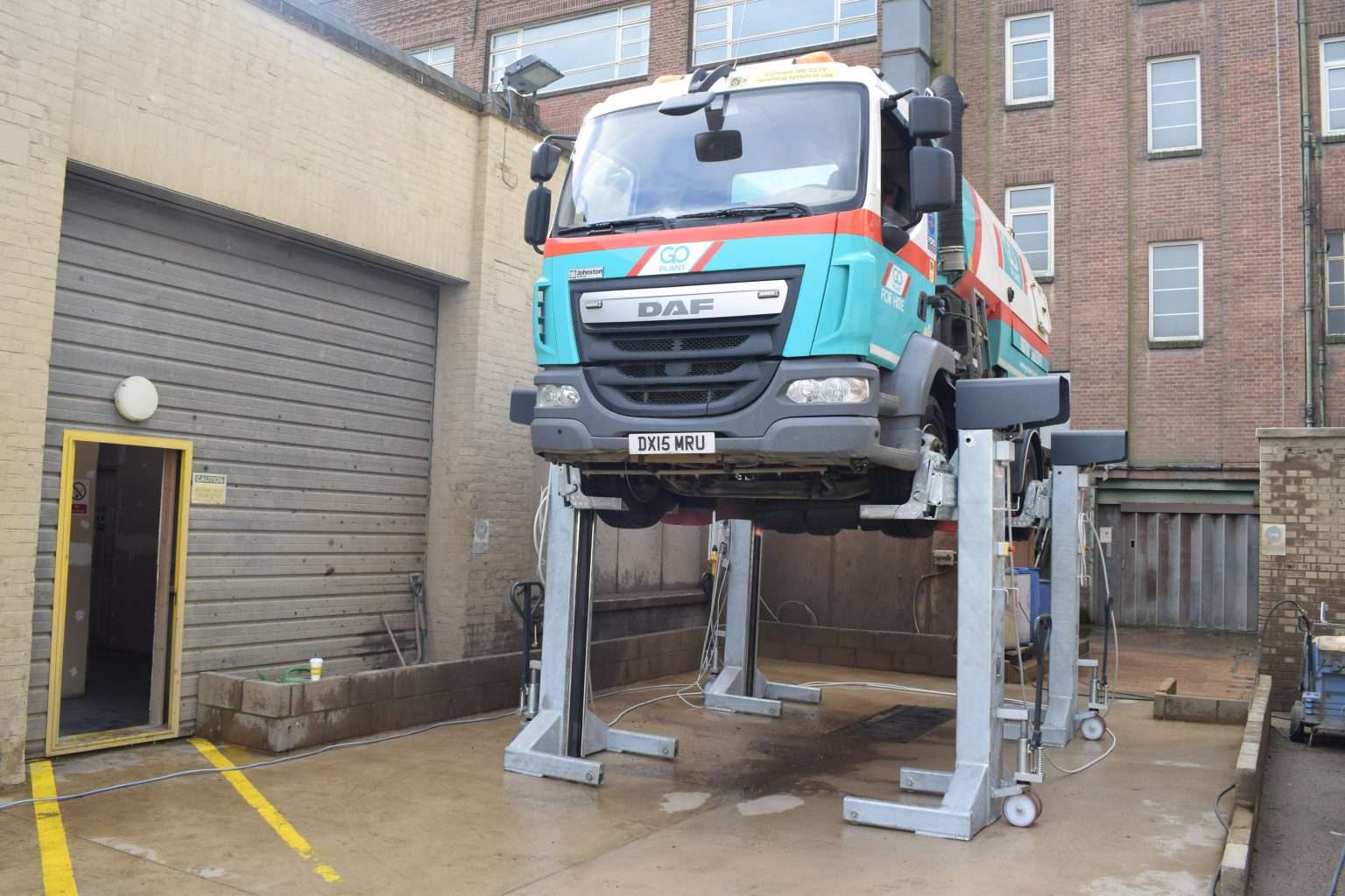 Wash Bay Vehicle Lifts: Mobile Column or Y-MECH? - Totalkare